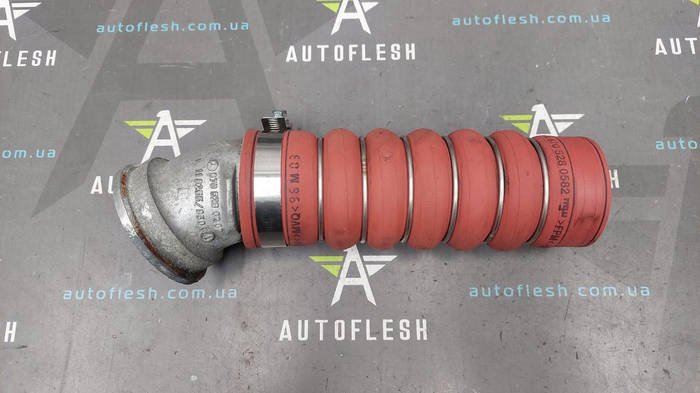 Патрубок системи охолодження A6705280582, A6705200106 Mercedes T2 609D ...