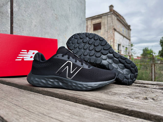 Чоловічі кросівки New Balance 520 v8 M520LA8 чорний Оригінал (ID ...