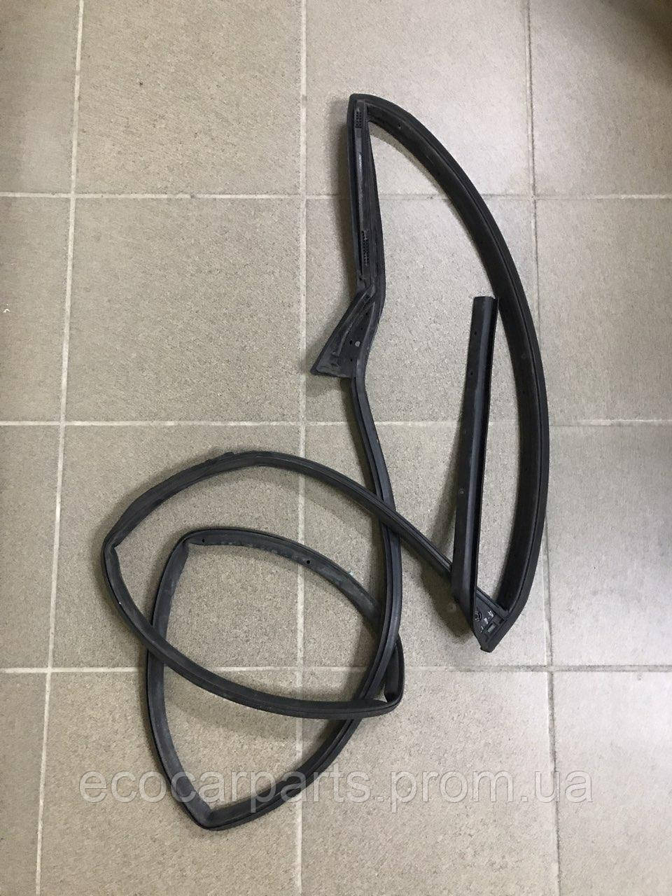 Купить Уплотнитель резинка двери зад прав лев Nissan Leaf 13-17 82830 ...