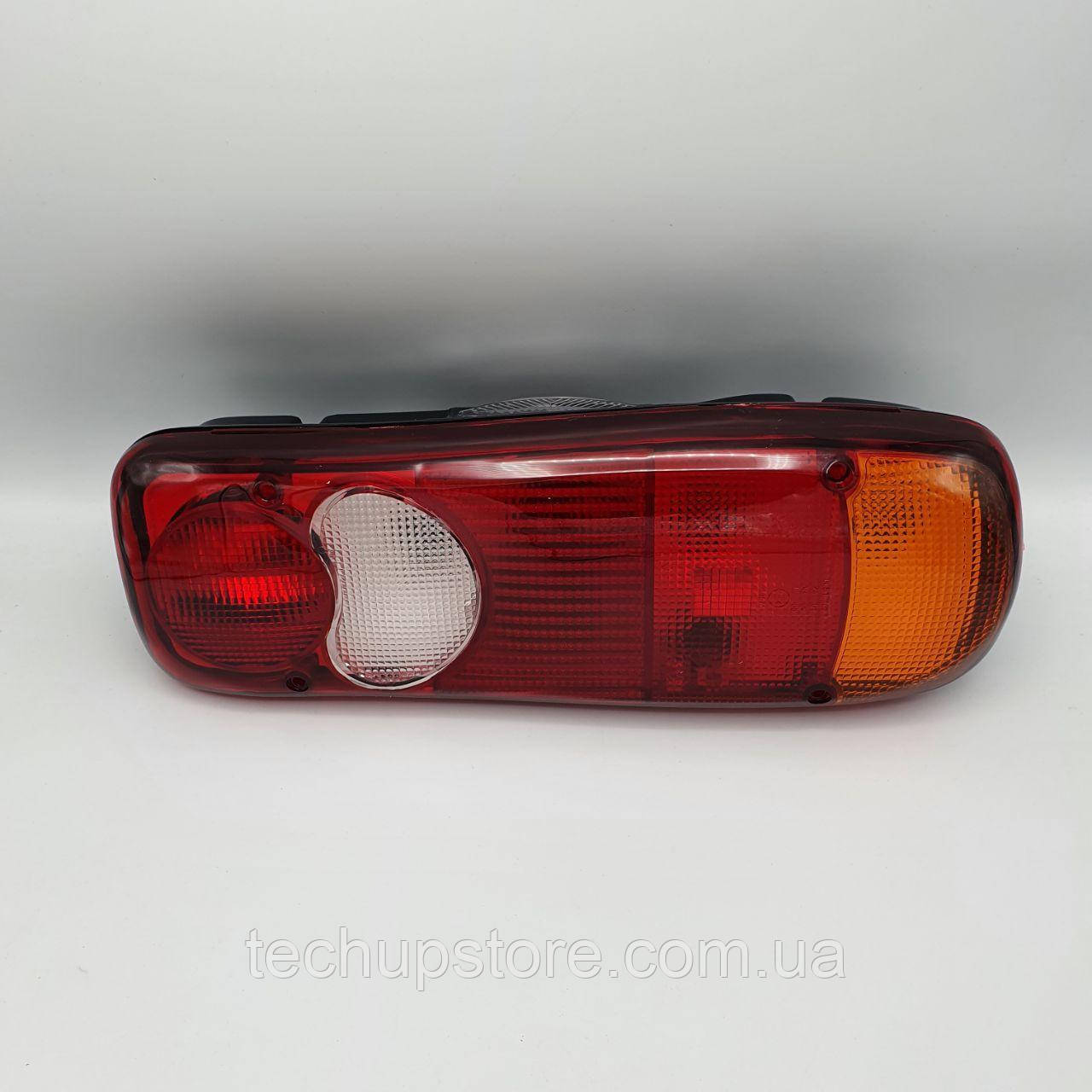 Ліхтар задній DAF / Renault / Volvo з фішкою (роз'ємом) AMP Права ...