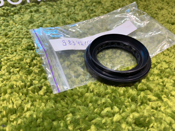 Сальник передньої півосі правий Renault Trafic 3 (Original 383421561R ...