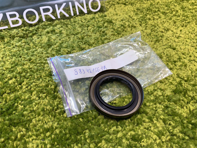 Сальник передньої півосі правий Renault Trafic 3 (Original 383421561R ...