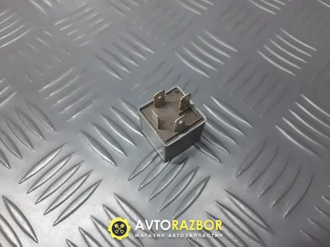 Реле 8D0951253A вентилятора 373 (4 pin) на Volkswagen VW Passat B5 ...