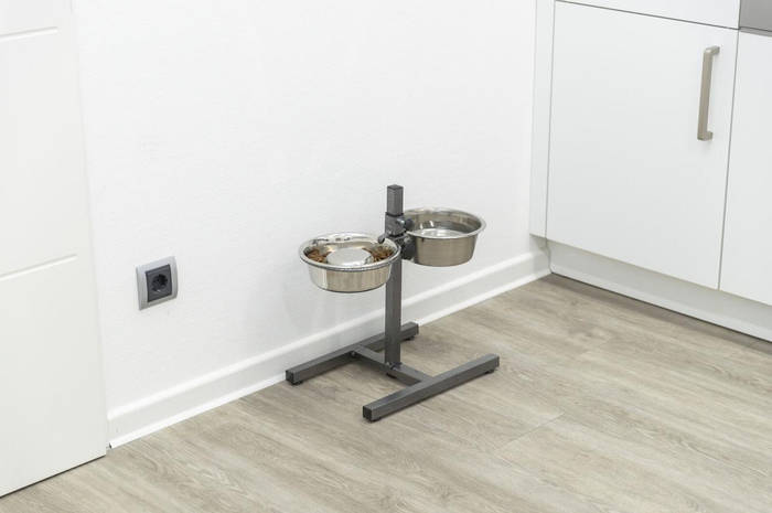 Купить Стойка с мисками для собак Trixie 2 x 750 мл / 15 см, h=27 см c ...