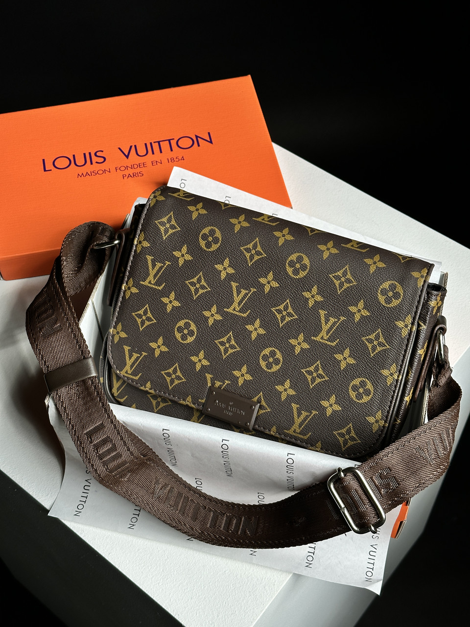 Купить Louis Vuitton District PM Brown Canvas manbag 26 x 20 x 8 см ...