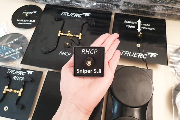 FPV антена 5.8 ГГц патч TrueRC SNIPER II 5.8 Side SMA Male 13.5 dBic кругова права - 1 шт. (ID ...