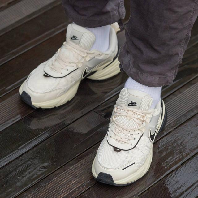 Жіночі кросівки Nike Runtekk "Beige" (бежеві з чорним) класні легкі на ...