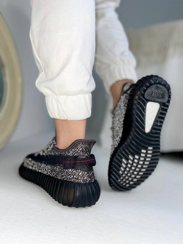 Женские кроссовки Adidas Yeezy Boost 350 V2 Black Static (чёрные ...