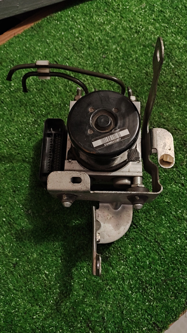 Mitsubishi lancer x насос абс (abs) головного гальмівного циліндра ...