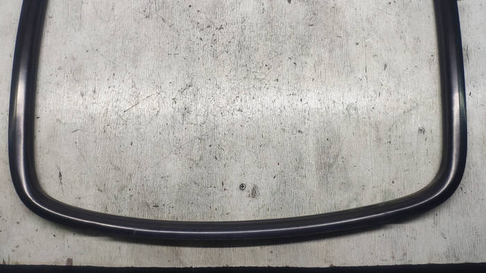 Купити Ущільнювач скла задніх дверей лівої двостулкової Рено Кенго 1 ...