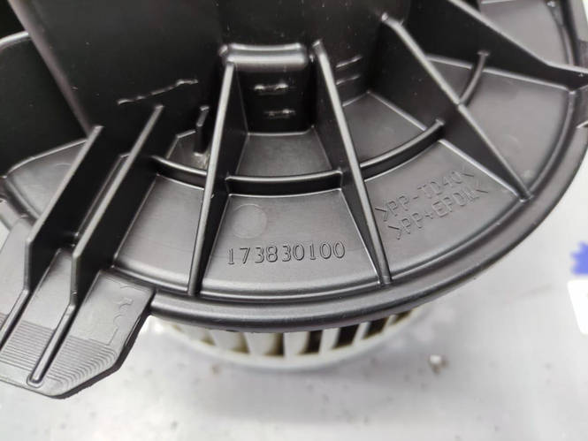 Моторчик печеньки 7701068976, 173830100 для Mercedes Citan/ Nissan/Opel ...