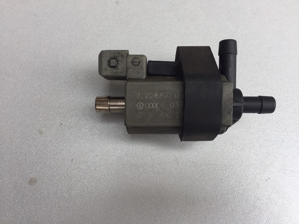 Переключающий клапан системы подачи воздуха 078906283A VAG, цена: 750 ...