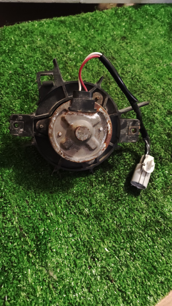 Купити Toyota мотор вентилятора системи охолодження правий 1636374370 ...