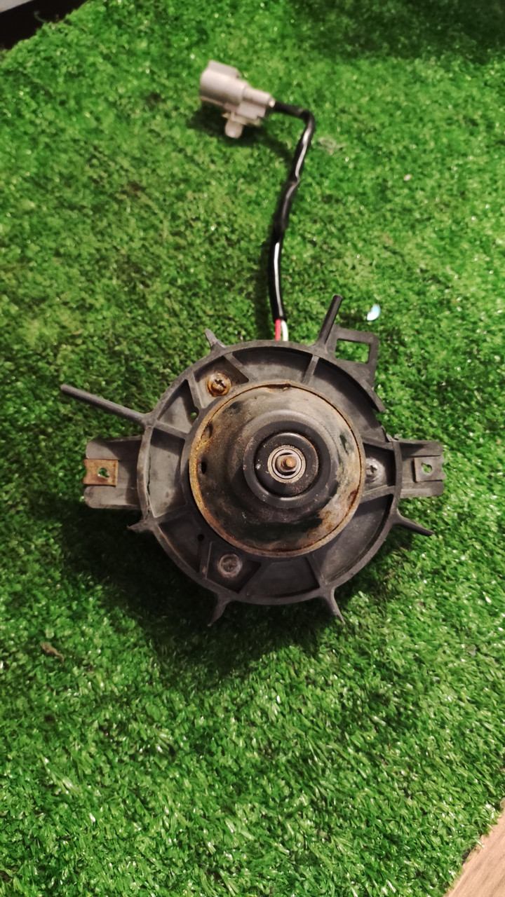 Купити Toyota мотор вентилятора системи охолодження правий 1636374370 ...