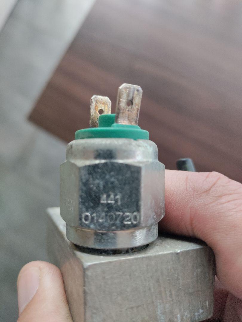 Купити Датчик ручного гальма б/в DAF XF 105 (4410140720) оригінал