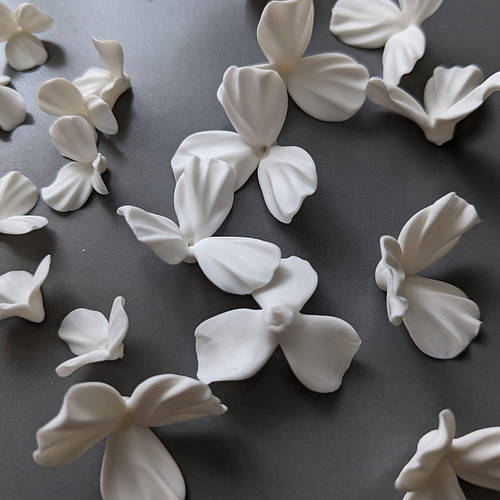 Купить Квітка з глини гортензія 3 пелюстки 25 мм біла ціна за шт цена 28 75 ₴ — Prom Ua Id