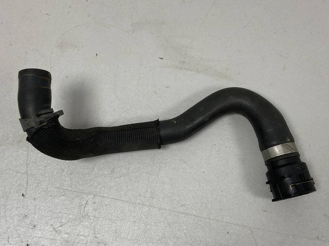 Купить Патрубок системи охолодження AUDI A4 8W0122073F 2016-2022, цена ...