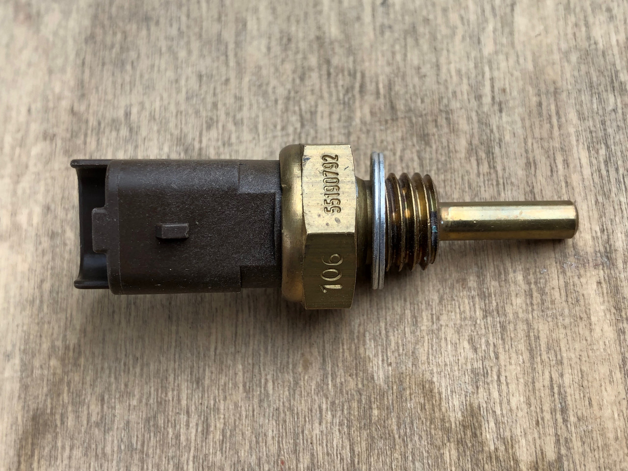 Датчик температури 55190792 A3902690394 Opel Fiat Ford Jeep Saab Alfa ...