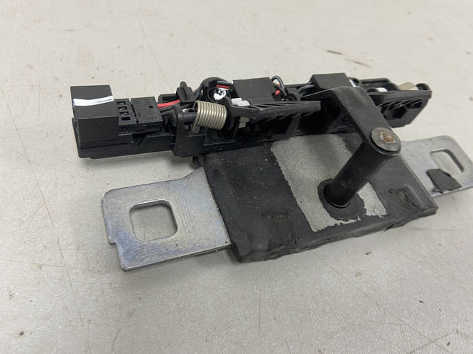 Купить Скоба замка кришки багажника AUDI Q5 80A827507 2016-2022, цена ...