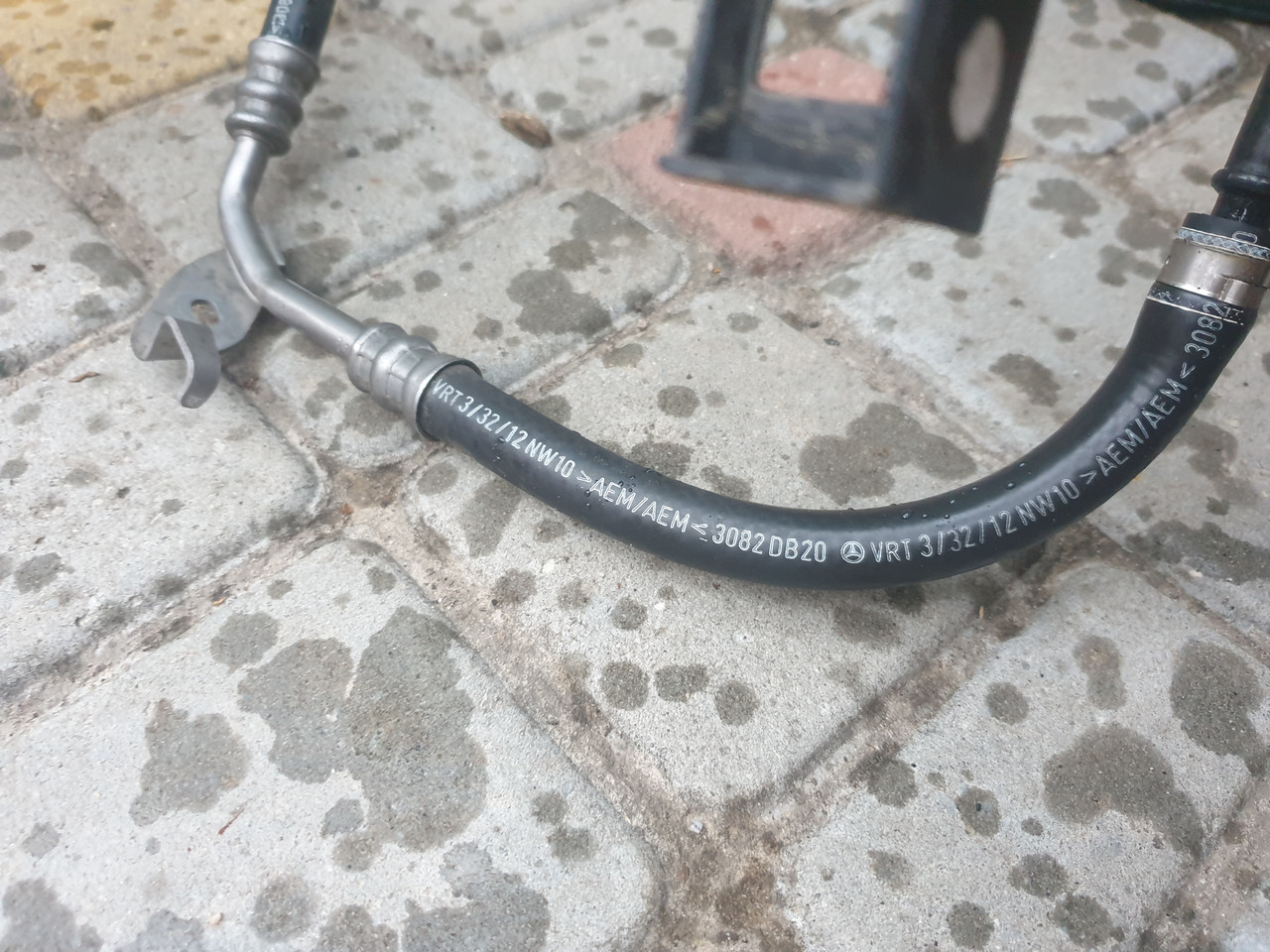 Купити Шланг, трубка гідропідсилювача a2044606924 б.у. mercedes m271 ...