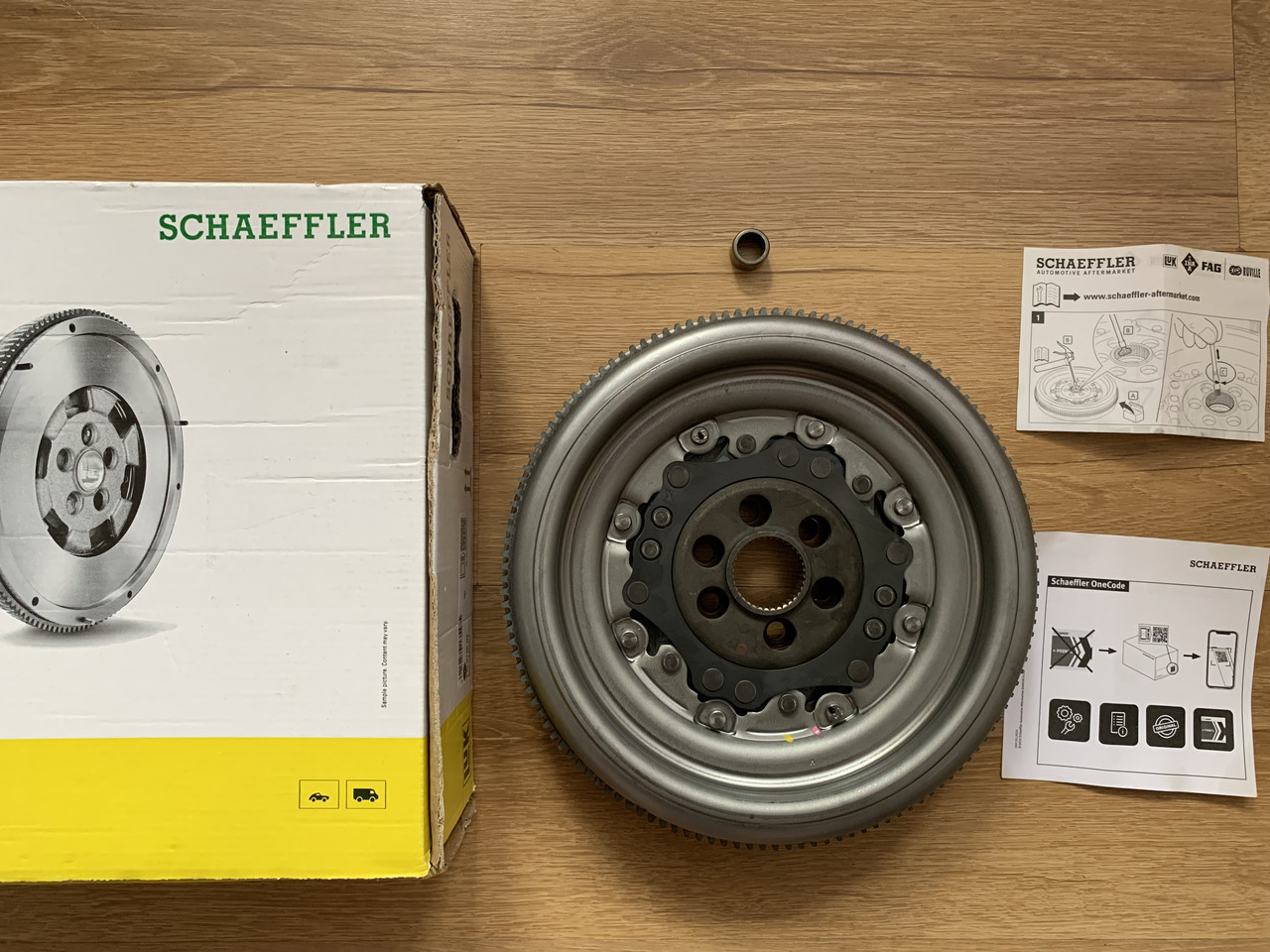 Двухмассовый маховик, демпфер LUK 415074009 AUDI A3 / SKODA OCTAVIA A5 ...