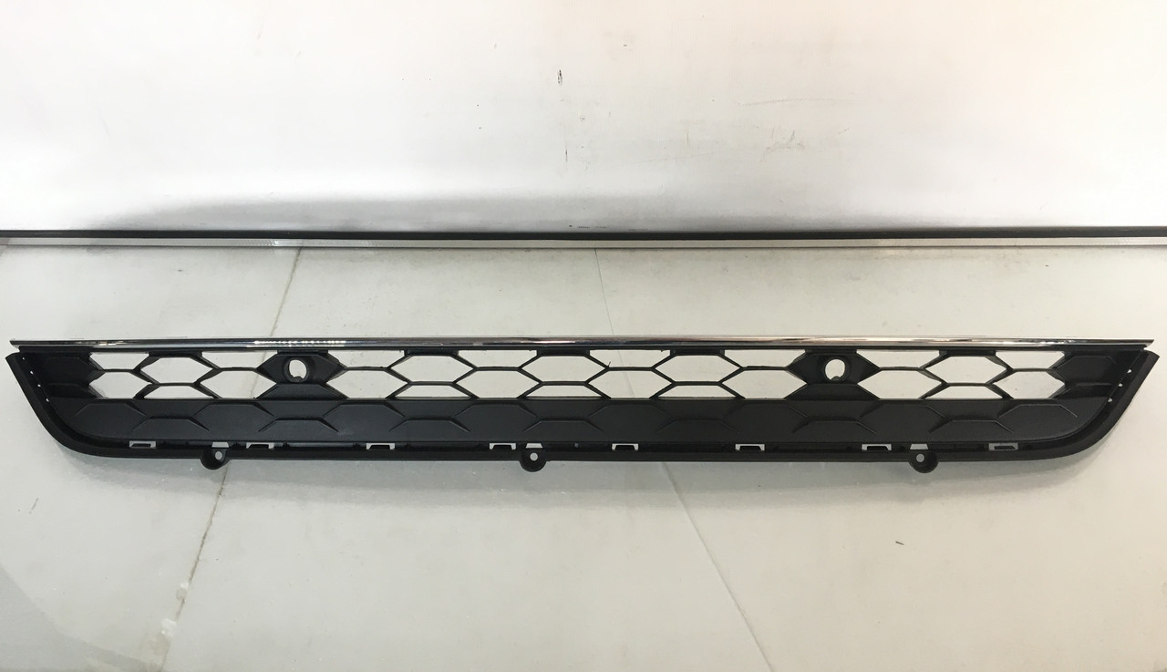 Нижня решітка переднього бампера центр VW Tiguan 2017 5NN-853-677-E-9B9 ...