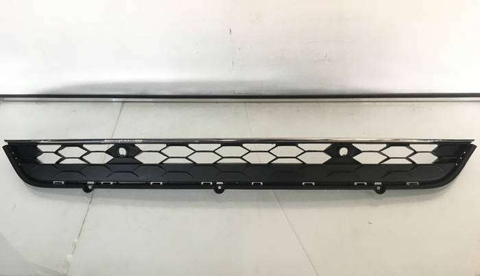 Нижня решітка переднього бампера центр VW Tiguan 2017 5NN-853-677-E-9B9 ...