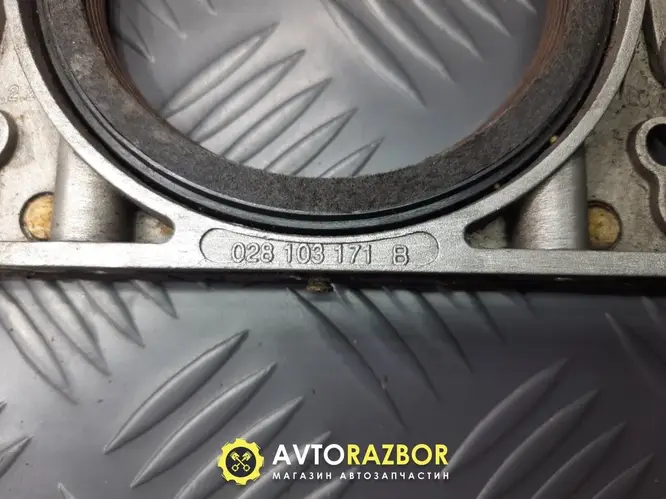 Корпус сальника колінвала двигуна задній 028103171B 1.9 TDI 66 KW на ...