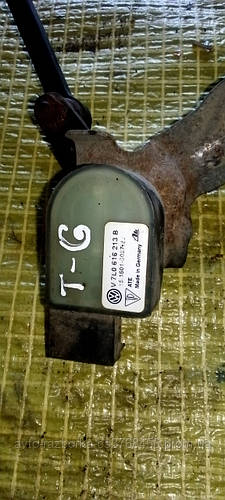 Купити Датчик рівня положення кузова 7L0616213B Volkswagen Touareg 2.5 ...