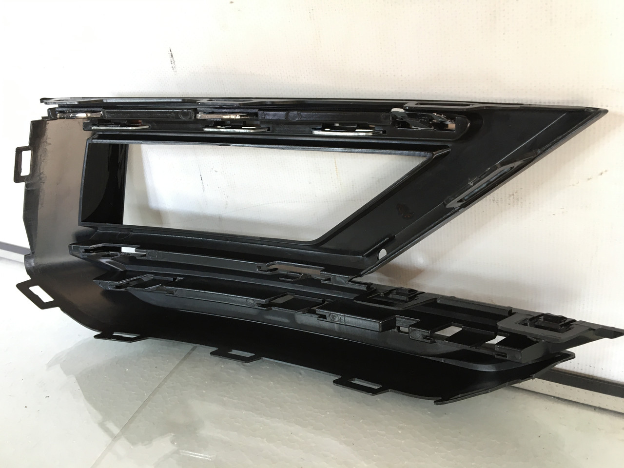 Купити Обрамлення ПТФ VW TIGUAN 2017 R-LINE 5NA853665E ліве, ціна 1337 ...