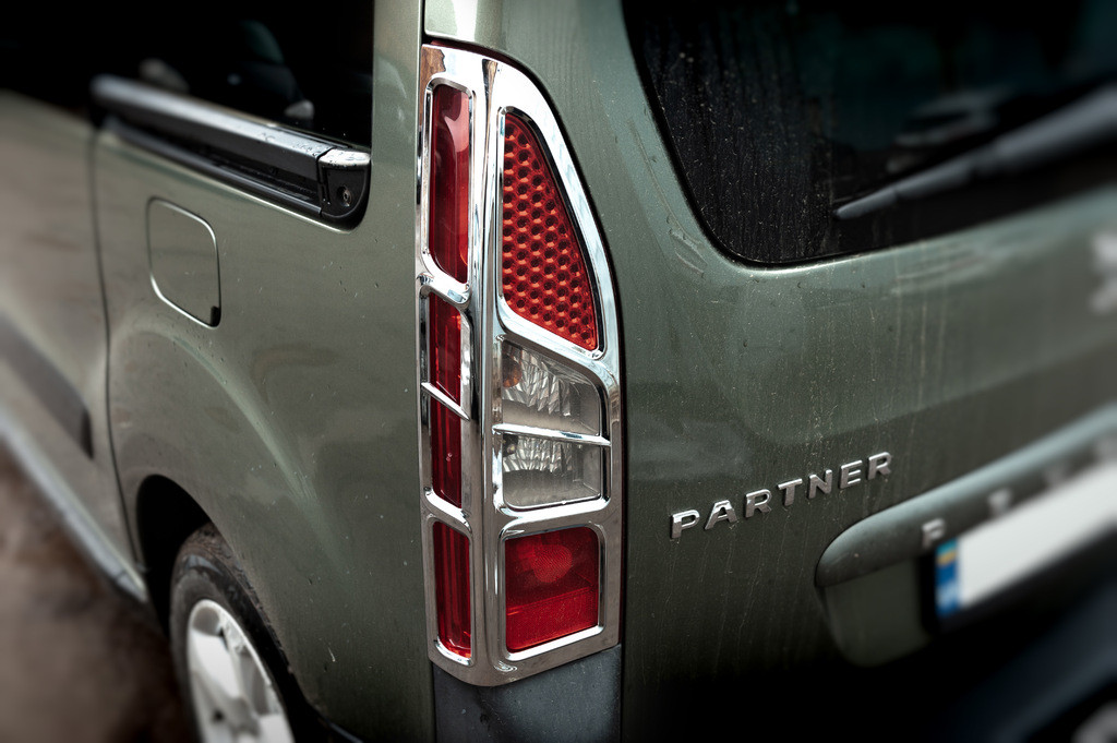 Купить Тюнинг Peugeot Partner Tepee 2008-2018 гг. Накладка на стопы ...