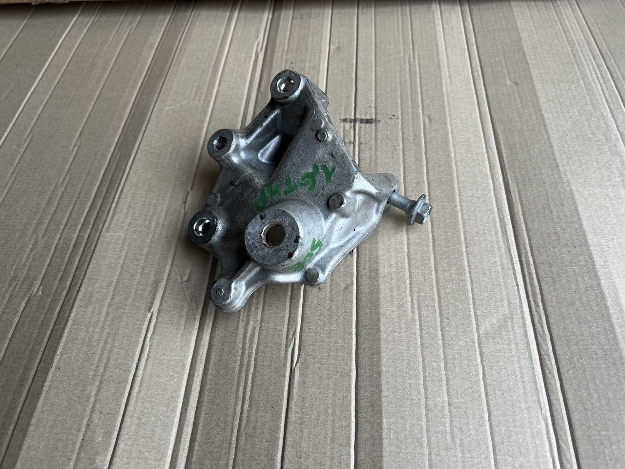 Кронштейн (кріплення) подушки двигуна Peugeot-508 1.6 Thp (№9685332280 ...