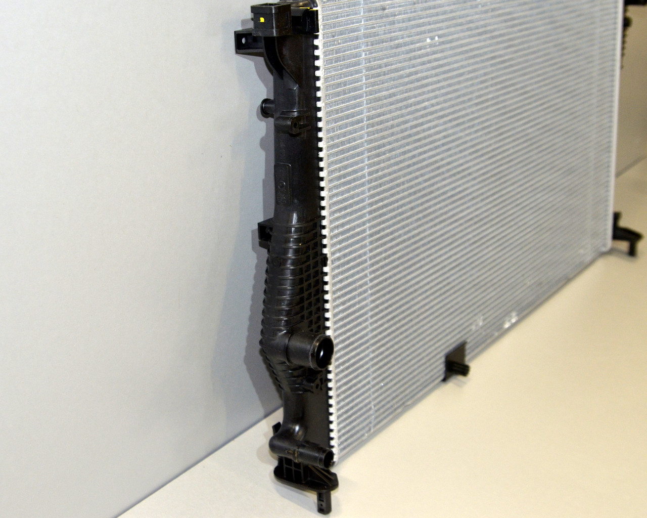 Радіатор охолодження двигуна на Renault Trafic 11->2014 2.0 dCi ...