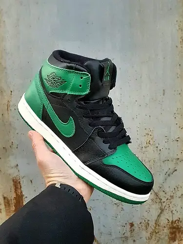 Купити Nike Air Jordan 1 High Winter Black Green 41 sale, ціна 3380 ...
