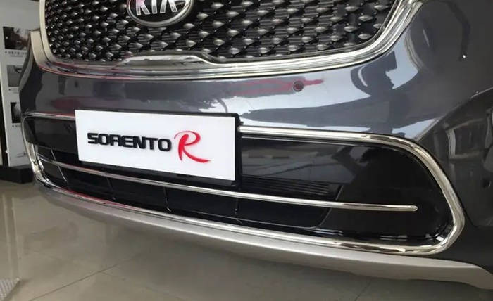 Kia Sorento UM 2015 Накладка на решетку переднего бампера Libao (пластт ...