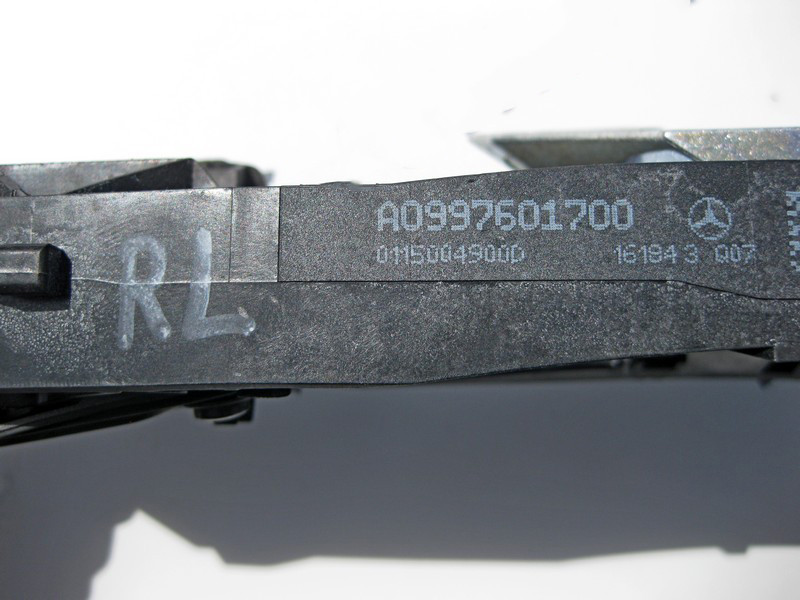 Купить Mercedes-Benz A0997601700 Рама задней левой ручки двери C-Class ...