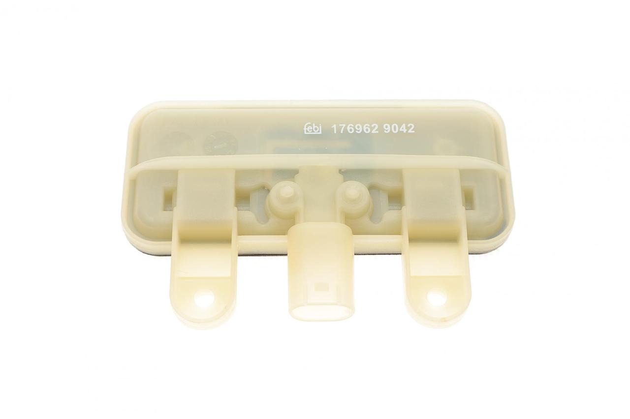 Кнопка відкриття багажника Mercedes A-Class W176 12-18 (2218702410 ...