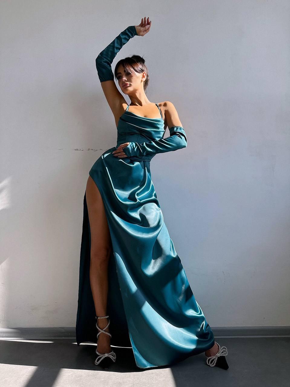 Вечірній жіночий костюм із королівського атласу корсет та спідниця ...