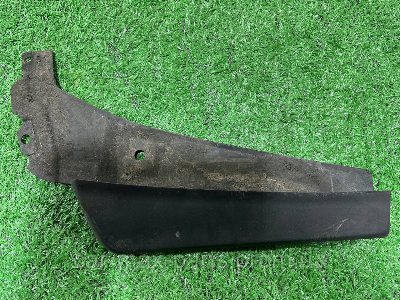 Бризговик переднього бампера передній ПРАВИЙ Mitsubishi Pajero Wagon IV ...