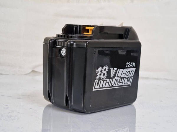 Makita 18v 12ah battery store