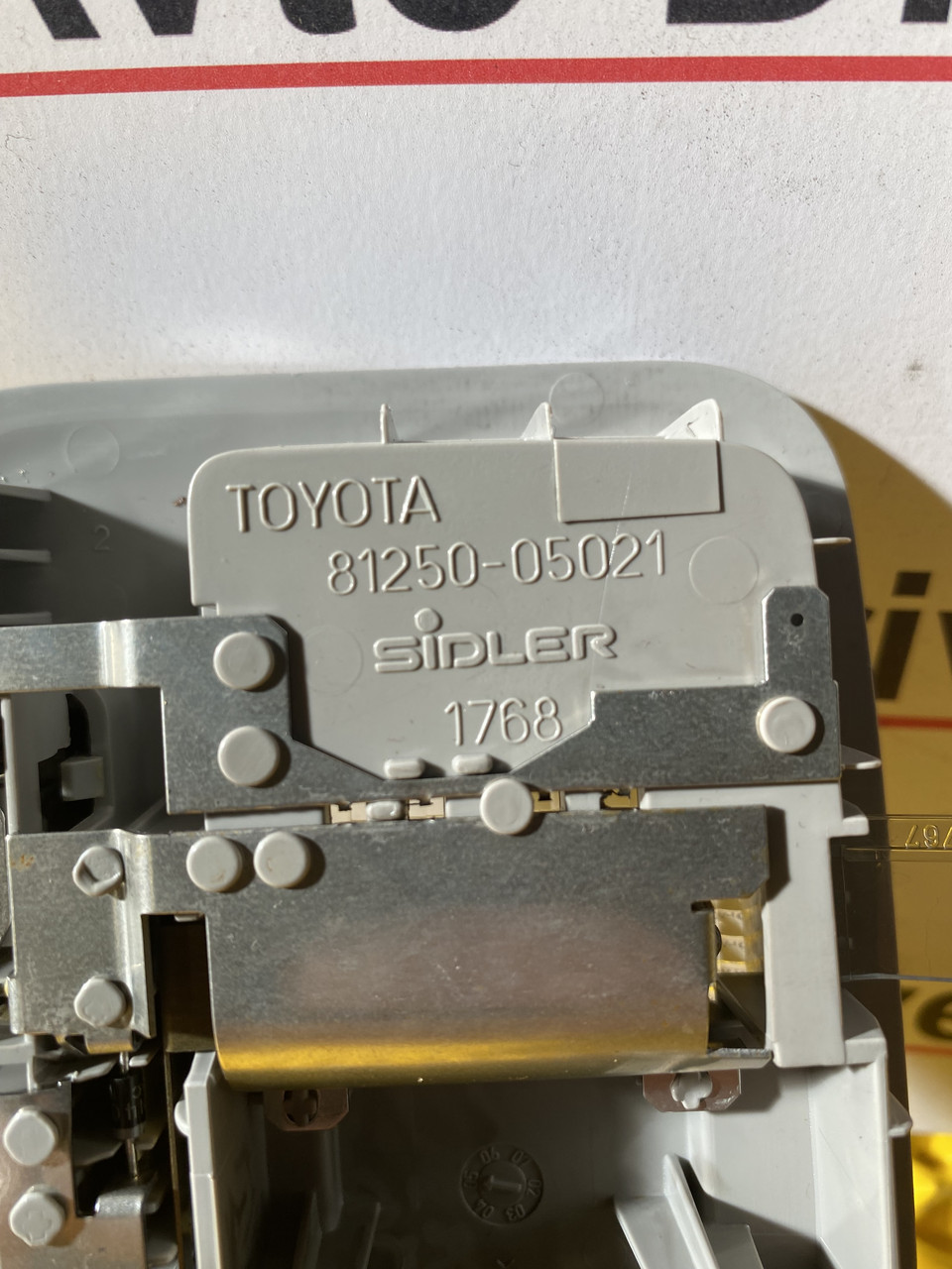 Задній плафон освітлення салону Toyota Avensis T25 2003-2008 рік ...