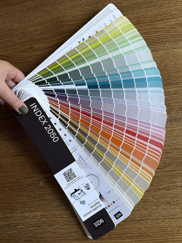 Палитра NCS Index 2050 - оригинальный каталог цветов в исполнении веера ...