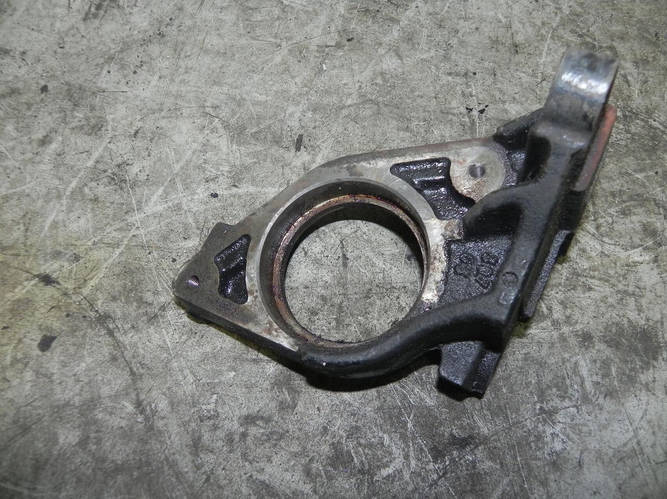 Б/У КРОНШТЕЙН ПОДВЕСНОГОПОДШЫПНЕКА ПОЛУОСИ TRAFIC II 8200133511 (ID ...