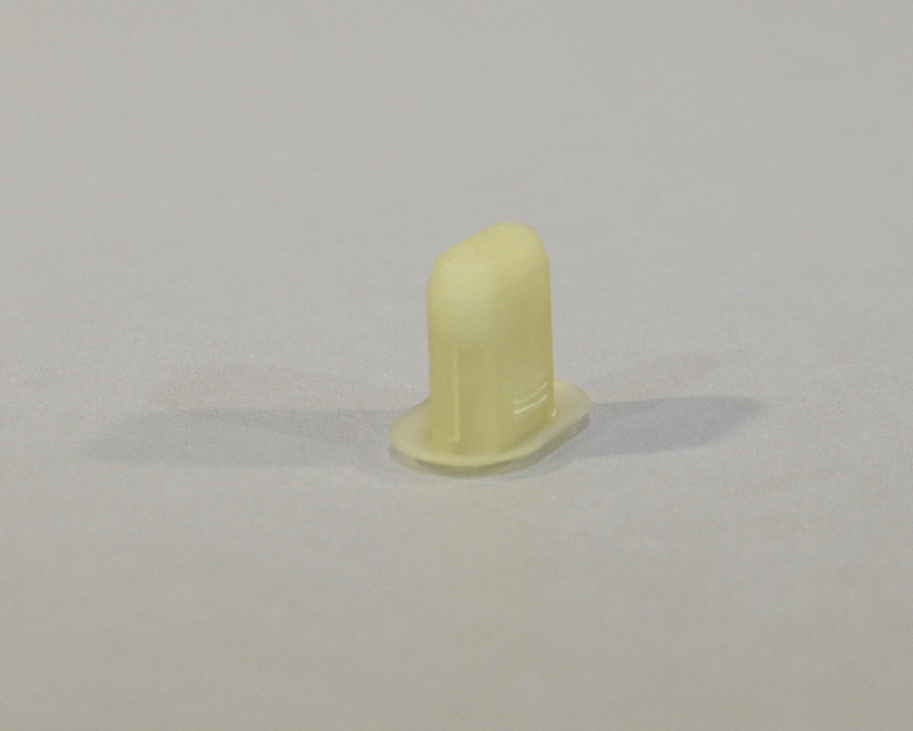 Купити Пістона кріплення задньої полиці, пластиковий на Renault Trafic ...