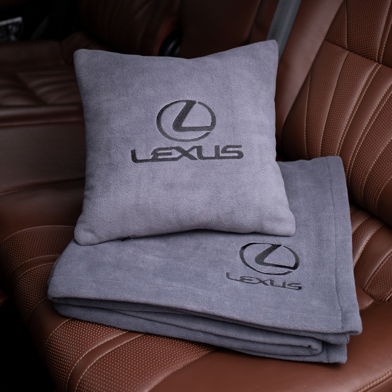 Плед и подушка в машину с логотипом авто Lexus: продажа, цена в ...