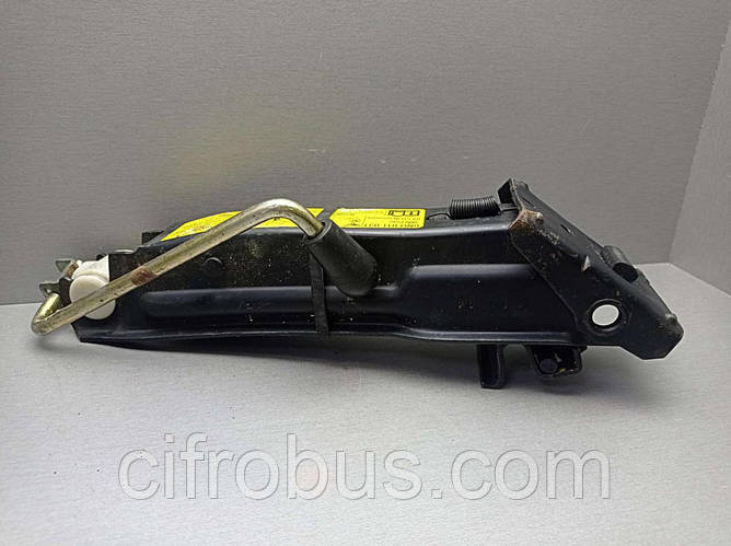 Автомобільний домкрат підставка Б/У Volkswagen 6N0 011 031 (ID#2025817022), ціна: 680 ₴, купити ...