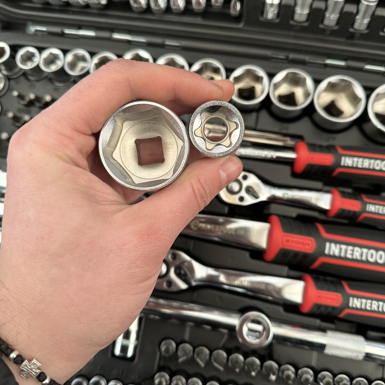 Набор инструментов на 219 ед. INTERTOOL ET-8219 серия STORM Cr-V на три трещотки 1/2 3/8 1/4 (ID ...