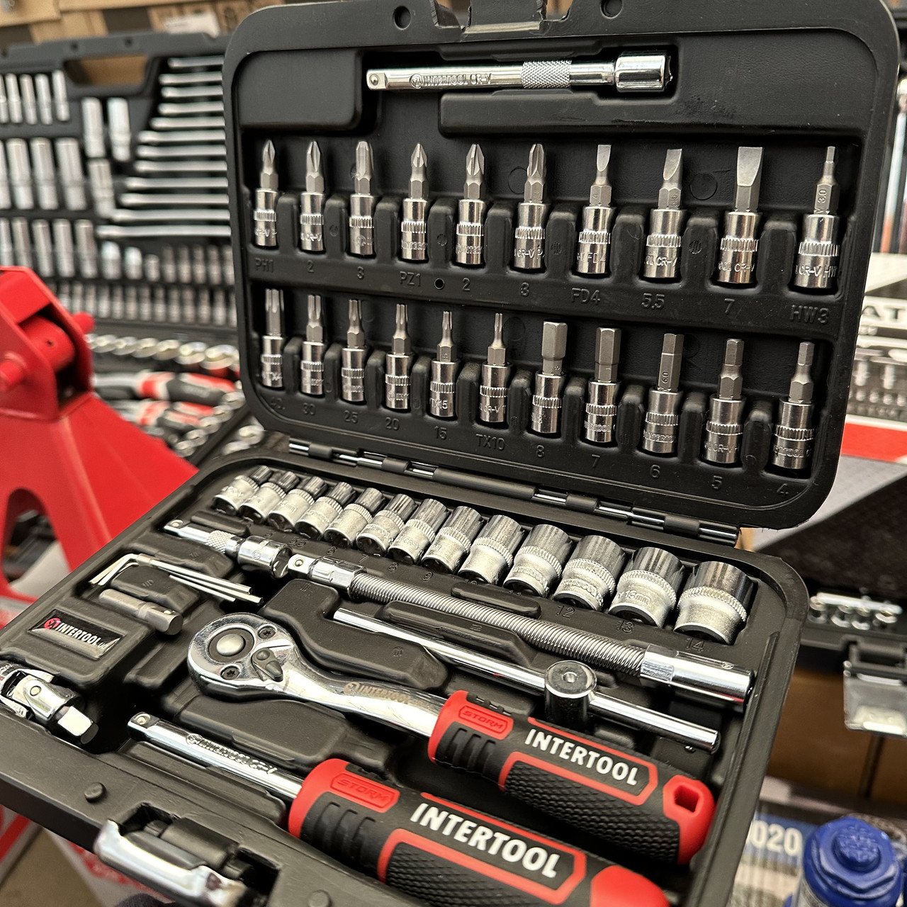 Набор инструментов на 46 ед. INTERTOOL ET-8046 серия STORM Cr-V на одну трещотку 1/4 (ID ...