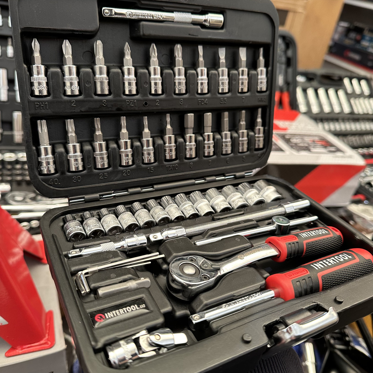 Набор инструментов на 46 ед. INTERTOOL ET-8046 серия STORM Cr-V на одну трещотку 1/4 (ID ...