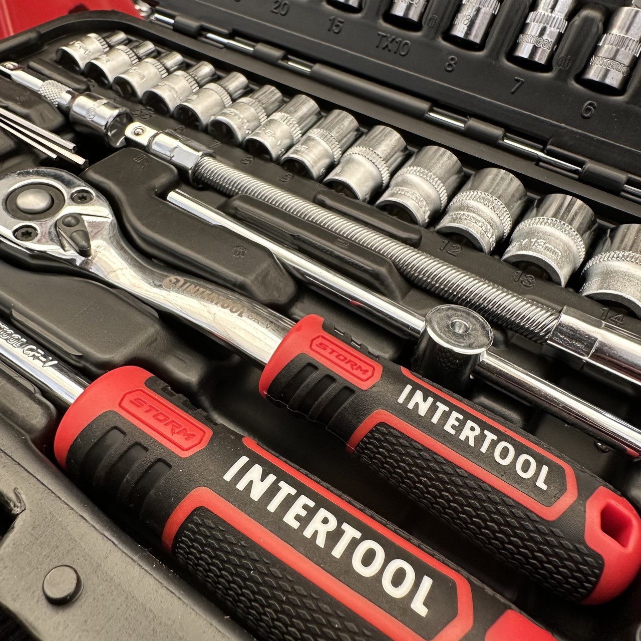 Набор инструментов на 46 ед. INTERTOOL ET-8046 серия STORM Cr-V на одну трещотку 1/4 (ID ...